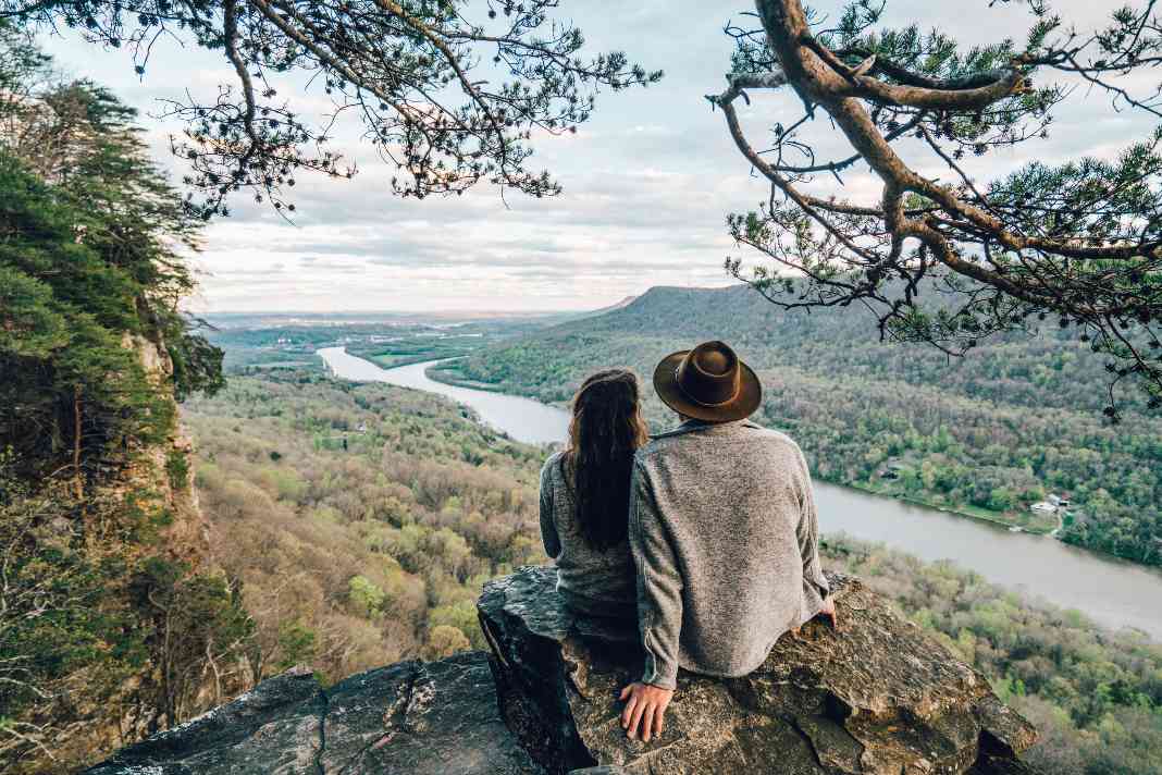 EXPERIENCE THE BEST IN TENNESSEE • Essentially America